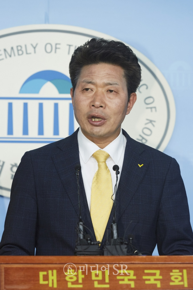 [포토] 당선 기자회견 갖는 여영국 의원 - DealSite경제TV